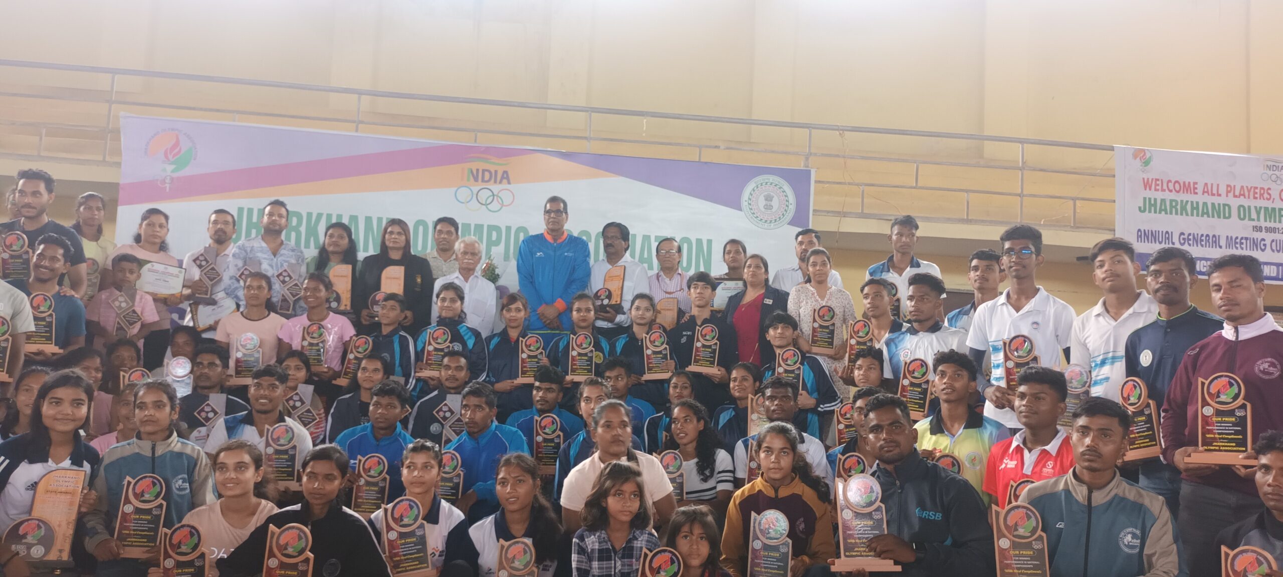लाइफ टाइम अचिवमेंट अवार्ड सिलवानुस डुंगडुंग व असुंता लकड़ा को मिला